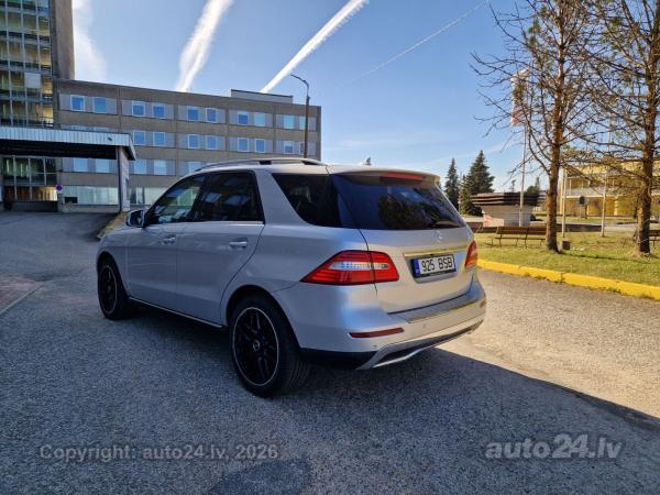 Pelēks Mercedes-Benz M-Class 2013 Viljandi, ar dzinēja tilpumu 3.00 L un nobraukumu 251 tūkst. km par 13900 €, foto 5 vietnē AUTOMOTO.COM.LV