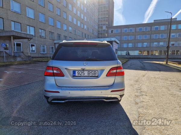 Pelēks Mercedes-Benz M-Class 2013 Viljandi, ar dzinēja tilpumu 3.00 L un nobraukumu 251 tūkst. km par 13900 €, foto 6 vietnē AUTOMOTO.COM.LV