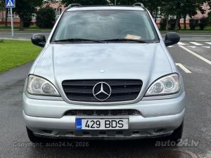 Pelēks Mercedes-Benz M-Class 2001 Narva, ar dzinēja tilpumu 2.70 L un nobraukumu 329 tūkst. km par 1999 €, foto 5 vietnē AUTOMOTO.COM.LV