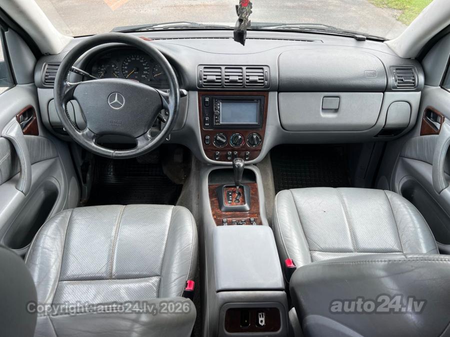 Pelēks Mercedes-Benz M-Class 2001 Narva, ar dzinēja tilpumu 2.70 L un nobraukumu 329 tūkst. km par 1999 €, foto 14 vietnē AUTOMOTO.COM.LV