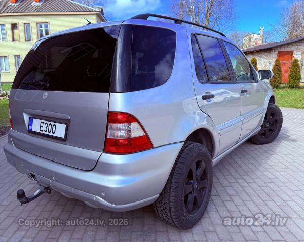 Pelēks Mercedes-Benz M-Class 2003 Tallina, ar dzinēja tilpumu 2.70 L un nobraukumu 250 tūkst. km par 4000 €, foto 3 vietnē AUTOMOTO.COM.LV
