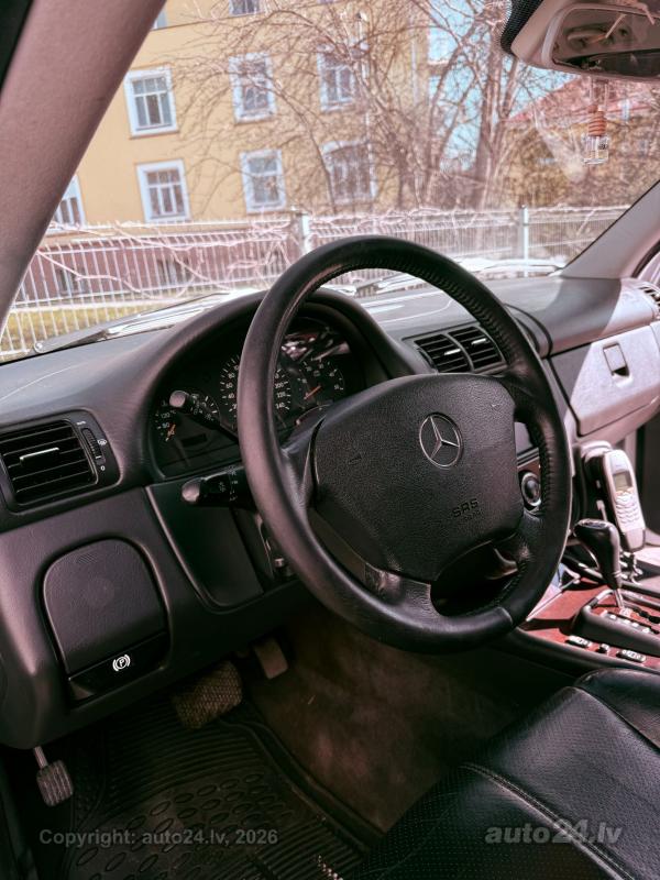 Pelēks Mercedes-Benz M-Class 2003 Tallina, ar dzinēja tilpumu 2.70 L un nobraukumu 250 tūkst. km par 4000 €, foto 6 vietnē AUTOMOTO.COM.LV