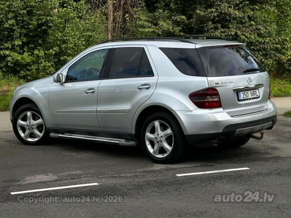 Pelēks Mercedes-Benz M-Class 2008 Tallina, ar dzinēja tilpumu 3.00 L un nobraukumu 322 tūkst. km par 4990 €, foto 5 vietnē AUTOMOTO.COM.LV