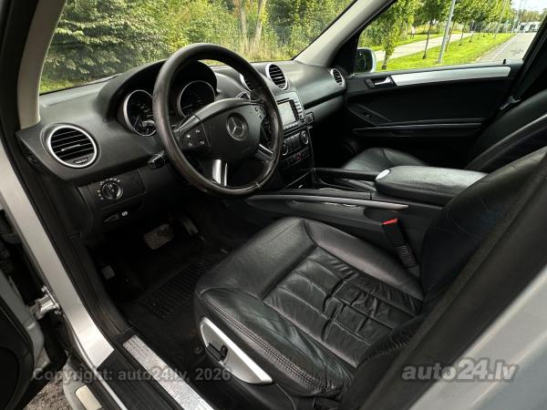 Pelēks Mercedes-Benz M-Class 2008 Tallina, ar dzinēja tilpumu 3.00 L un nobraukumu 322 tūkst. km par 4990 €, foto 8 vietnē AUTOMOTO.COM.LV