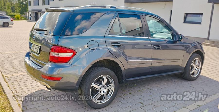 Pelēks Mercedes-Benz M-Class 2010 Tartu, ar dzinēja tilpumu 3.00 L un nobraukumu 239 tūkst. km par 8540 €, foto 5 vietnē AUTOMOTO.COM.LV