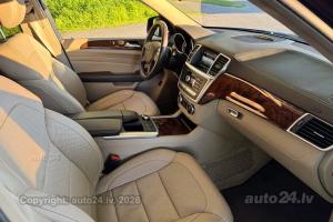 Sarkans Mercedes-Benz M-Class 2015 Tallina, ar dzinēja tilpumu 3.50 L un nobraukumu 147 tūkst. km par 23495 €, foto 7 vietnē AUTOMOTO.COM.LV