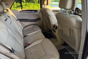 Sarkans Mercedes-Benz M-Class 2015 Tallina, ar dzinēja tilpumu 3.50 L un nobraukumu 147 tūkst. km par 23495 €, foto 8 vietnē AUTOMOTO.COM.LV