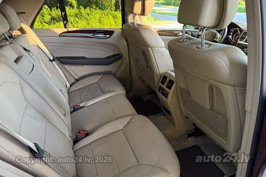 Sarkans Mercedes-Benz M-Class 2015 Tallina, ar dzinēja tilpumu 3.50 L un nobraukumu 147 tūkst. km par 23495 €, foto 8 vietnē AUTOMOTO.COM.LV