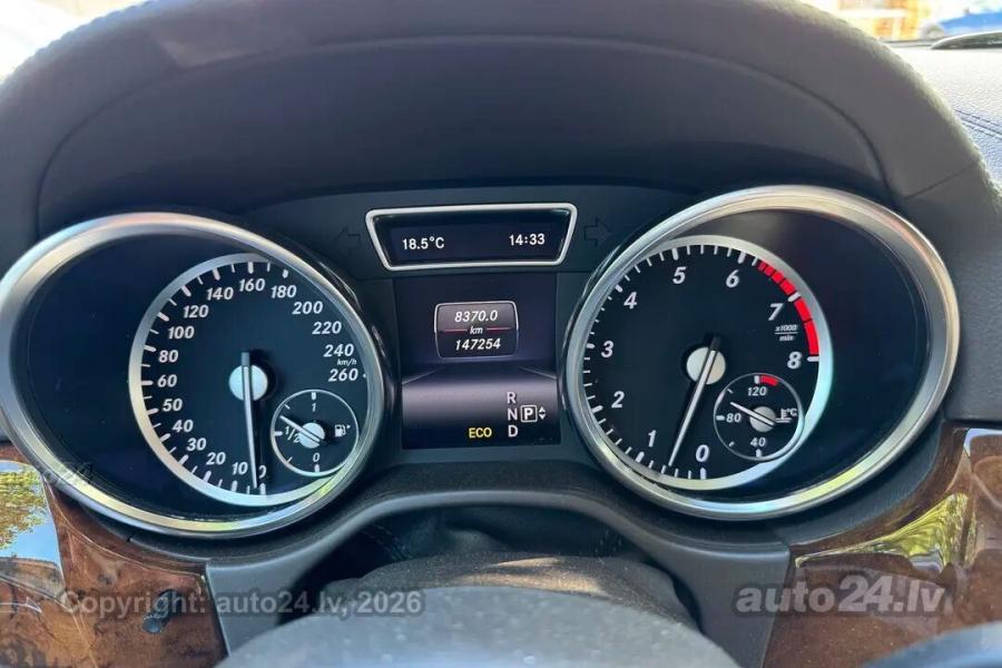 Sarkans Mercedes-Benz M-Class 2015 Tallina, ar dzinēja tilpumu 3.50 L un nobraukumu 147 tūkst. km par 23495 €, foto 10 vietnē AUTOMOTO.COM.LV