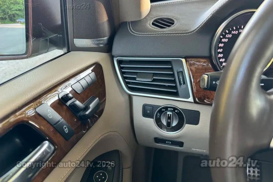 Sarkans Mercedes-Benz M-Class 2015 Tallina, ar dzinēja tilpumu 3.50 L un nobraukumu 147 tūkst. km par 23495 €, foto 11 vietnē AUTOMOTO.COM.LV