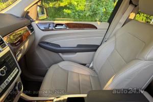 Sarkans Mercedes-Benz M-Class 2015 Tallina, ar dzinēja tilpumu 3.50 L un nobraukumu 147 tūkst. km par 23495 €, foto 12 vietnē AUTOMOTO.COM.LV