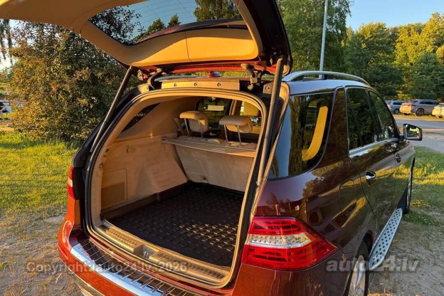 Sarkans Mercedes-Benz M-Class 2015 Tallina, ar dzinēja tilpumu 3.50 L un nobraukumu 147 tūkst. km par 23495 €, foto 14 vietnē AUTOMOTO.COM.LV