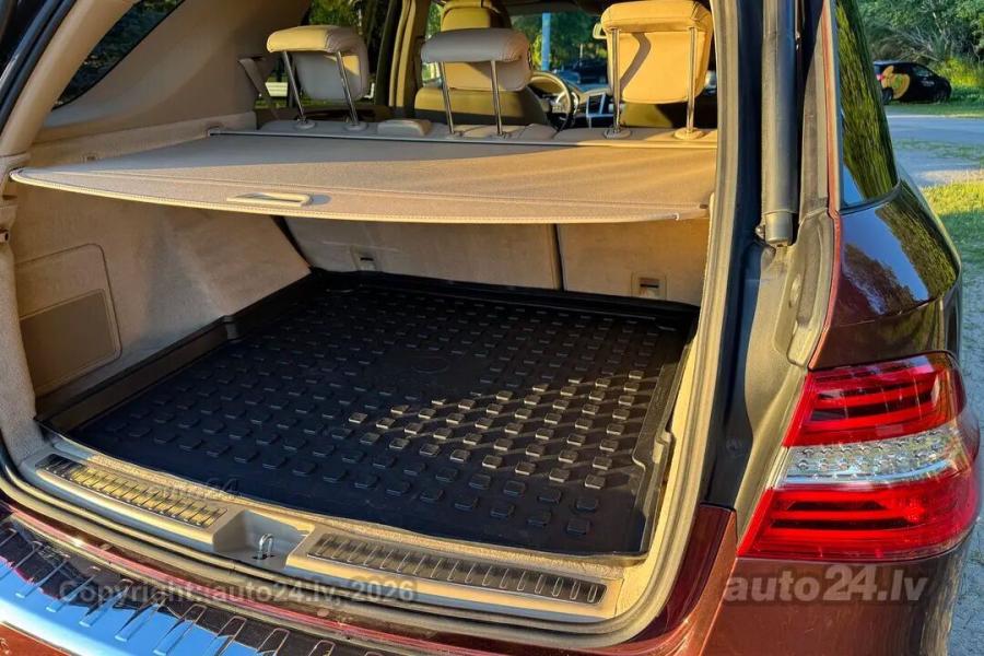 Sarkans Mercedes-Benz M-Class 2015 Tallina, ar dzinēja tilpumu 3.50 L un nobraukumu 147 tūkst. km par 23495 €, foto 15 vietnē AUTOMOTO.COM.LV
