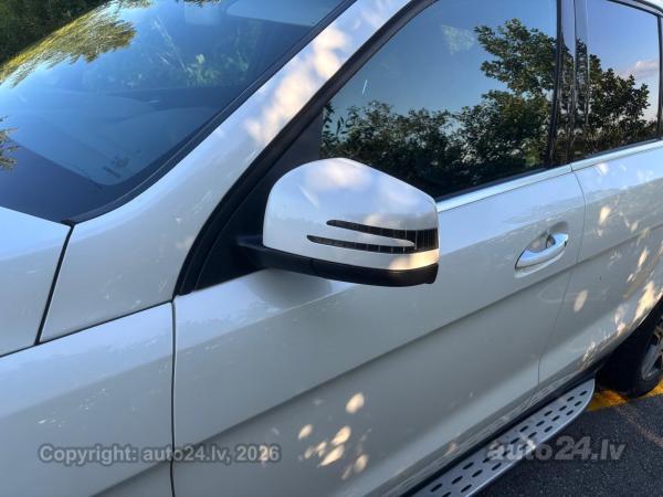 Balts Mercedes-Benz M-Class 2012 Tallina, ar dzinēja tilpumu 3.00 L un nobraukumu 209 tūkst. km par 16000 €, foto 6 vietnē AUTOMOTO.COM.LV