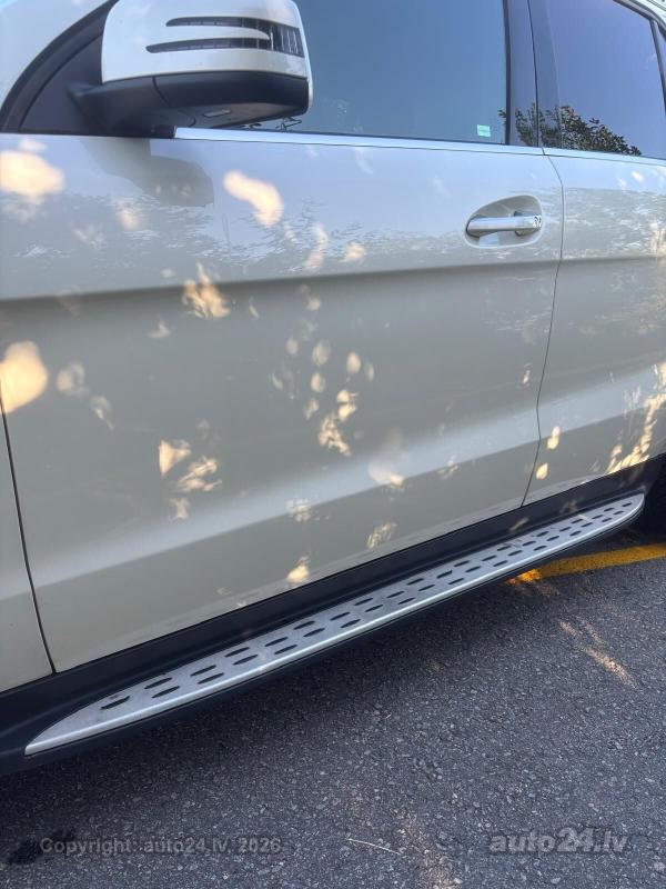 Balts Mercedes-Benz M-Class 2012 Tallina, ar dzinēja tilpumu 3.00 L un nobraukumu 209 tūkst. km par 16000 €, foto 9 vietnē AUTOMOTO.COM.LV