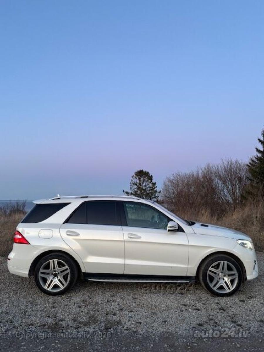Balts Mercedes-Benz M-Class 2013 Tallina, ar dzinēja tilpumu 3.00 L un nobraukumu 0 tūkst. km par 17000 €, foto 4 vietnē AUTOMOTO.COM.LV