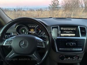Balts Mercedes-Benz M-Class 2013 Tallina, ar dzinēja tilpumu 3.00 L un nobraukumu 0 tūkst. km par 17000 €, foto 9 vietnē AUTOMOTO.COM.LV