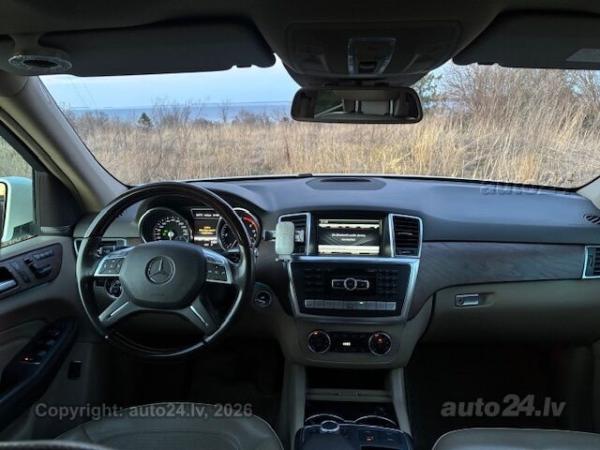 Balts Mercedes-Benz M-Class 2013 Tallina, ar dzinēja tilpumu 3.00 L un nobraukumu 0 tūkst. km par 17000 €, foto 9 vietnē AUTOMOTO.COM.LV