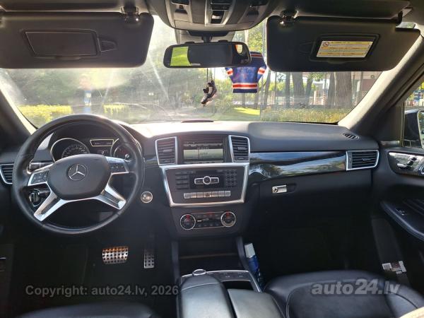 White Mercedes-Benz M-Class 2013 in Tallinn, with an engine capacity of 3.00 L and mileage of 193 thousand km for 17990 €, photo 9 on AUTOMOTO.COM.LV