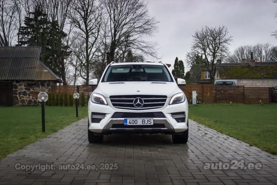 White Mercedes-Benz M-Class 2013 in Tallinn, with an engine capacity of 3.00 L and mileage of 211 thousand km for 16999 €, photo 1 on AUTOMOTO.COM.LV