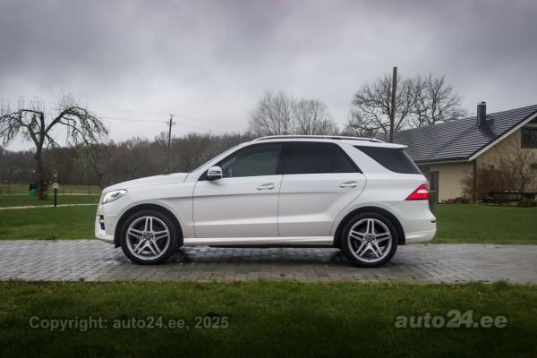 Balts Mercedes-Benz M-Class 2013 Tallina, ar dzinēja tilpumu 3.00 L un nobraukumu 211 tūkst. km par 16999 €, foto 4 vietnē AUTOMOTO.COM.LV