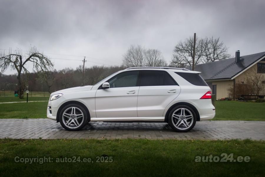 White Mercedes-Benz M-Class 2013 in Tallinn, with an engine capacity of 3.00 L and mileage of 211 thousand km for 16999 €, photo 4 on AUTOMOTO.COM.LV