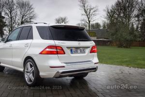 White Mercedes-Benz M-Class 2013 in Tallinn, with an engine capacity of 3.00 L and mileage of 211 thousand km for 16999 €, photo 7 on AUTOMOTO.COM.LV