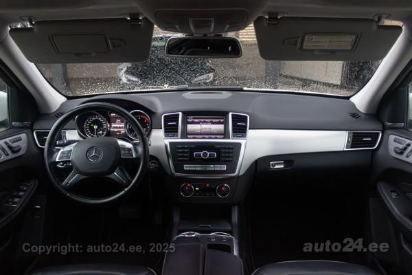 White Mercedes-Benz M-Class 2013 in Tallinn, with an engine capacity of 3.00 L and mileage of 211 thousand km for 16999 €, photo 11 on AUTOMOTO.COM.LV