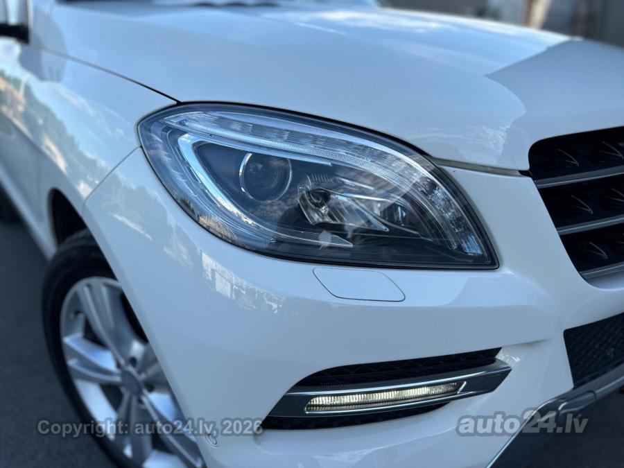 Balts Mercedes-Benz M-Class 2013 Tallina, ar dzinēja tilpumu 2.10 L un nobraukumu 248 tūkst. km par 15499 €, foto 3 vietnē AUTOMOTO.COM.LV