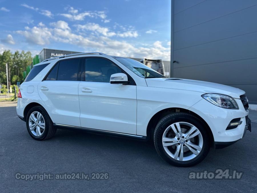 Balts Mercedes-Benz M-Class 2013 Tallina, ar dzinēja tilpumu 2.10 L un nobraukumu 248 tūkst. km par 15499 €, foto 4 vietnē AUTOMOTO.COM.LV