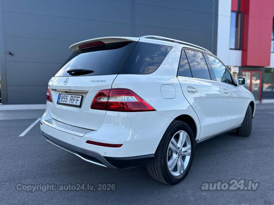 Balts Mercedes-Benz M-Class 2013 Tallina, ar dzinēja tilpumu 2.10 L un nobraukumu 248 tūkst. km par 15499 €, foto 5 vietnē AUTOMOTO.COM.LV