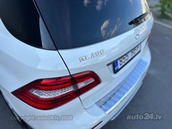 White Mercedes-Benz M-Class 2013 in Tallinn, with an engine capacity of 2.10 L and mileage of 248 thousand km for 15499 €, photo 6 on AUTOMOTO.COM.LV