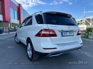 Balts Mercedes-Benz M-Class 2013 Tallina, ar dzinēja tilpumu 2.10 L un nobraukumu 248 tūkst. km par 15499 €, foto 8 vietnē AUTOMOTO.COM.LV
