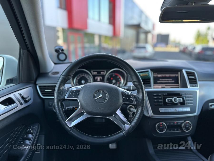 Balts Mercedes-Benz M-Class 2013 Tallina, ar dzinēja tilpumu 2.10 L un nobraukumu 248 tūkst. km par 15499 €, foto 16 vietnē AUTOMOTO.COM.LV