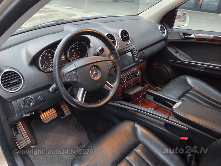 Dzeltens Mercedes-Benz M-Class 2006 Tallina, ar dzinēja tilpumu 5.00 L un nobraukumu 236 tūkst. km par 6900 €, foto 25 vietnē AUTOMOTO.COM.LV