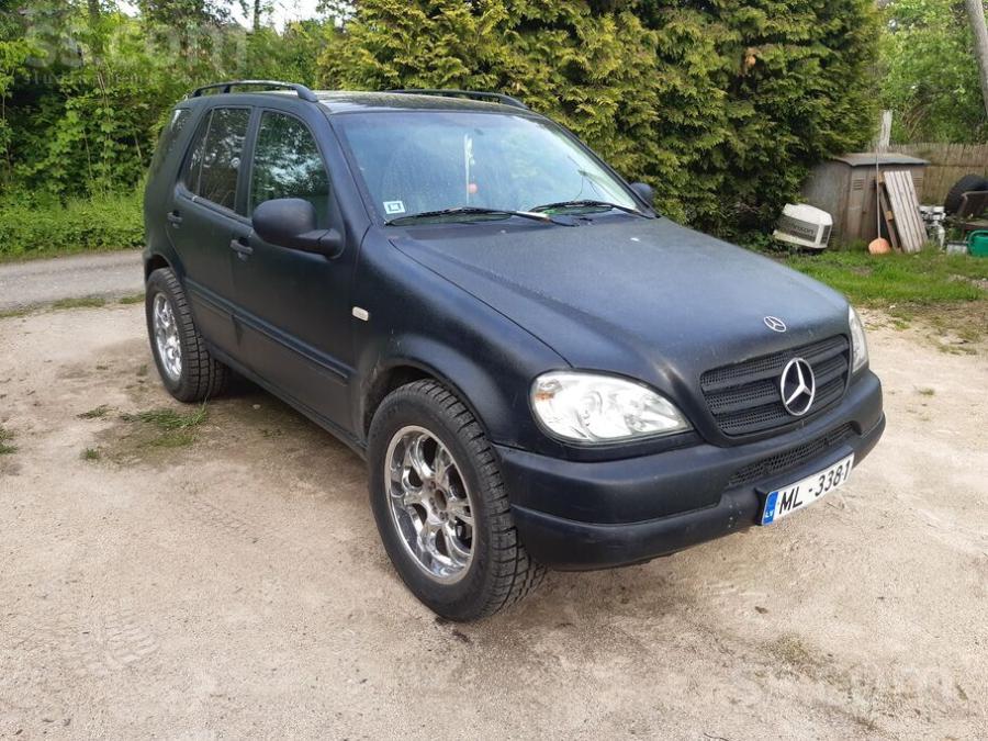 Black Mercedes-Benz ml-230 1998 in Riga, with an engine capacity of 2.30 L and mileage of 320 thousand km for 2500 €, photo 3 on AUTOMOTO.COM.LV