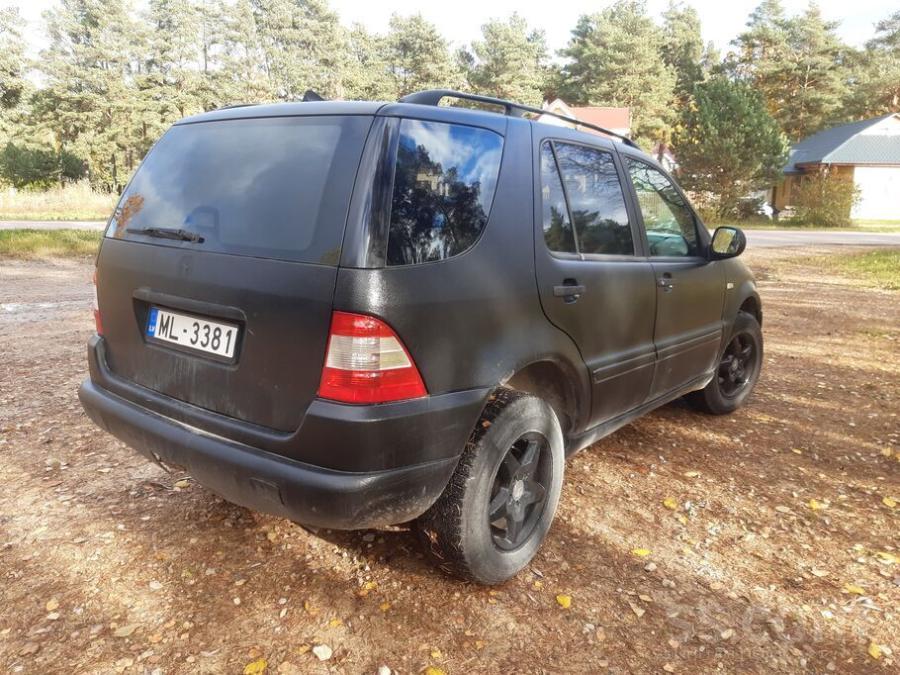 Black Mercedes-Benz ml-230 1998 in Riga, with an engine capacity of 2.30 L and mileage of 320 thousand km for 2500 €, photo 10 on AUTOMOTO.COM.LV