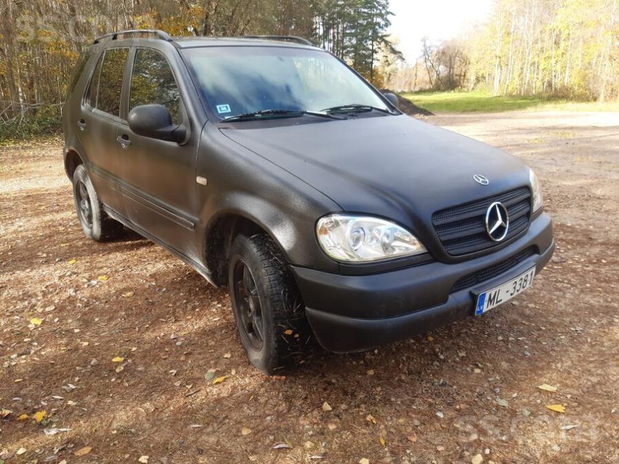 Black Mercedes-Benz ml-230 1998 in Riga, with an engine capacity of 2.30 L and mileage of 320 thousand km for 2500 €, photo 11 on AUTOMOTO.COM.LV