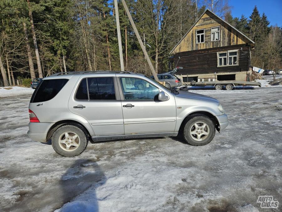 Mercedes-Benz ml-230 2000 in Prienai, with an engine capacity of 2.30 L and mileage of 312 thousand km for 1750 €, photo 8 on AUTOMOTO.COM.LV