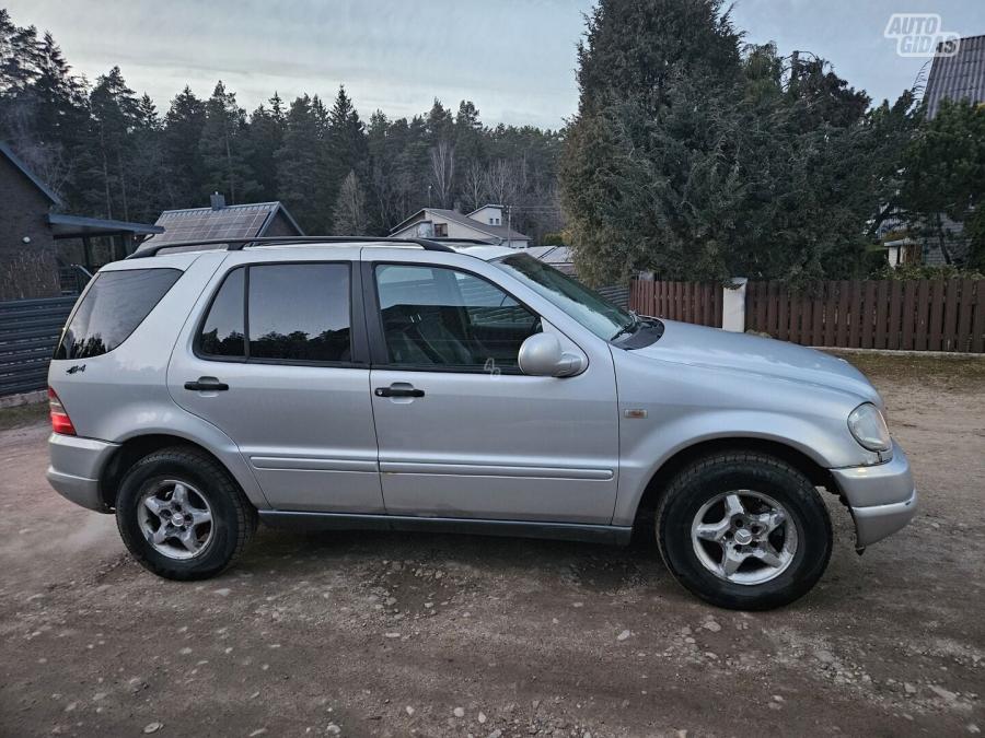 Mercedes-Benz ml-230 2000 in Prienai, with an engine capacity of 2.30 L and mileage of 312 thousand km for 1799 €, photo 4 on AUTOMOTO.COM.LV