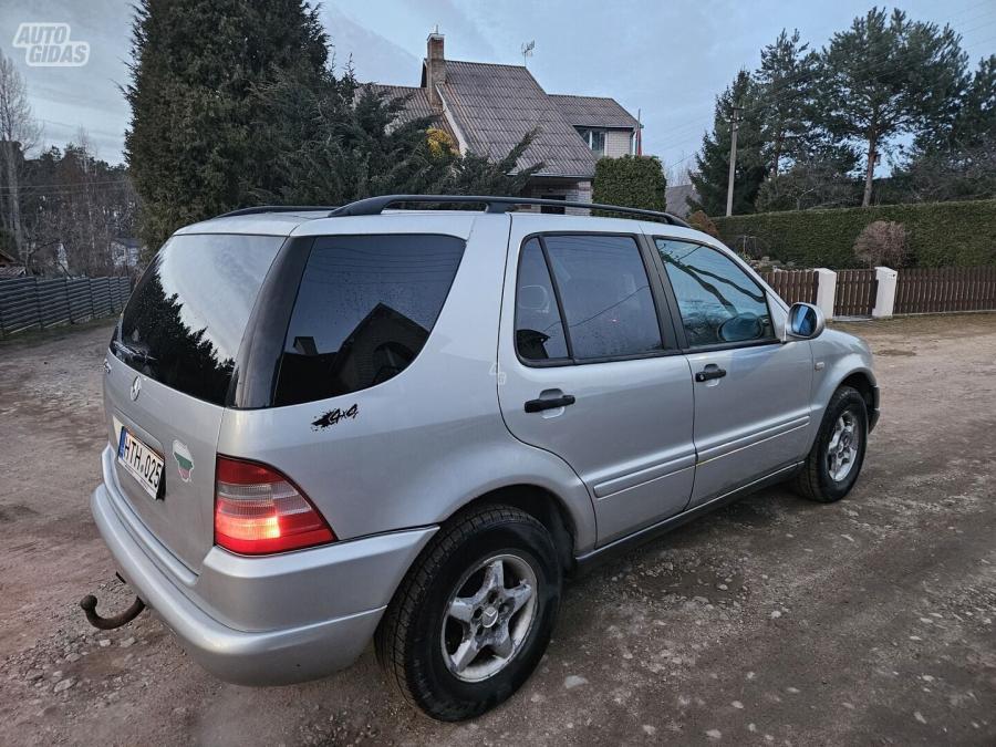 Mercedes-Benz ml-230 2000 in Prienai, with an engine capacity of 2.30 L and mileage of 312 thousand km for 1799 €, photo 8 on AUTOMOTO.COM.LV