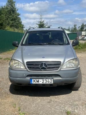 Pelēks Mercedes-Benz ml-230 1999 Daugavpils, ar dzinēja tilpumu 2.30 L un nobraukumu 252 tūkst. km par 2150 €, foto  vietnē AUTOMOTO.COM.LV