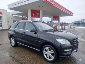 Melns Mercedes-Benz ML 250 2011 Tauragė, ar dzinēja tilpumu 2.14 L un nobraukumu 159 tūkst. km par 13400 €, foto  vietnē AUTOMOTO.COM.LV