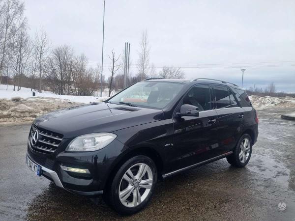 Black Mercedes-Benz ML 250 2011 in Taurage, with an engine capacity of 2.14 L and mileage of 159 thousand km for 13400 €, photo 2 on AUTOMOTO.COM.LV