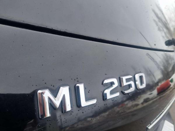 Black Mercedes-Benz ML 250 2011 in Taurage, with an engine capacity of 2.14 L and mileage of 159 thousand km for 13400 €, photo 5 on AUTOMOTO.COM.LV
