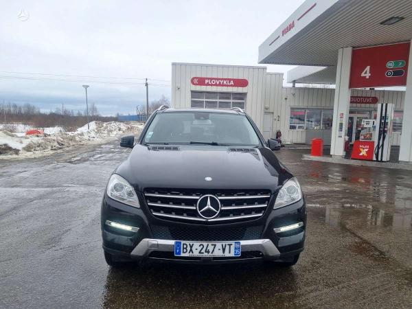 Black Mercedes-Benz ML 250 2011 in Taurage, with an engine capacity of 2.14 L and mileage of 159 thousand km for 13400 €, photo 7 on AUTOMOTO.COM.LV