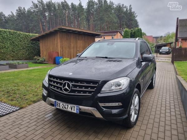 Black Mercedes-Benz ML 250 2011 in Taurage, with an engine capacity of 2.10 L and mileage of 159 thousand km for 12900 €, photo 2 on AUTOMOTO.COM.LV