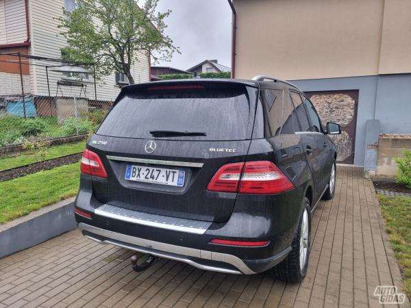 Black Mercedes-Benz ML 250 2011 in Taurage, with an engine capacity of 2.10 L and mileage of 159 thousand km for 12900 €, photo 7 on AUTOMOTO.COM.LV