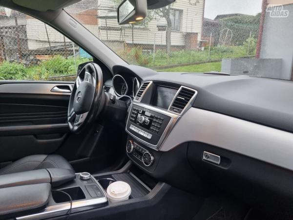 Black Mercedes-Benz ML 250 2011 in Taurage, with an engine capacity of 2.10 L and mileage of 159 thousand km for 12900 €, photo 9 on AUTOMOTO.COM.LV
