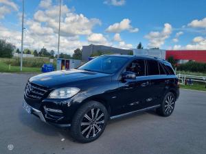 Melns Mercedes-Benz ML 250 2011 Tauragė, ar dzinēja tilpumu 2.14 L un nobraukumu 163 tūkst. km par 11400 €, foto  vietnē AUTOMOTO.COM.LV